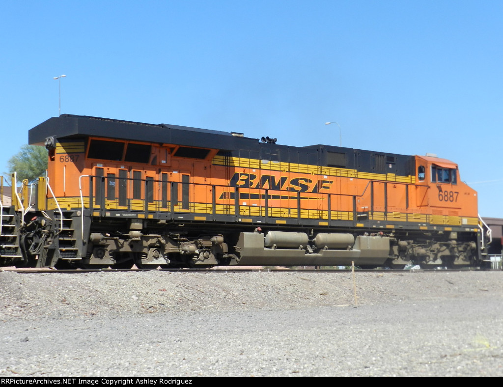 BNSF 6887
